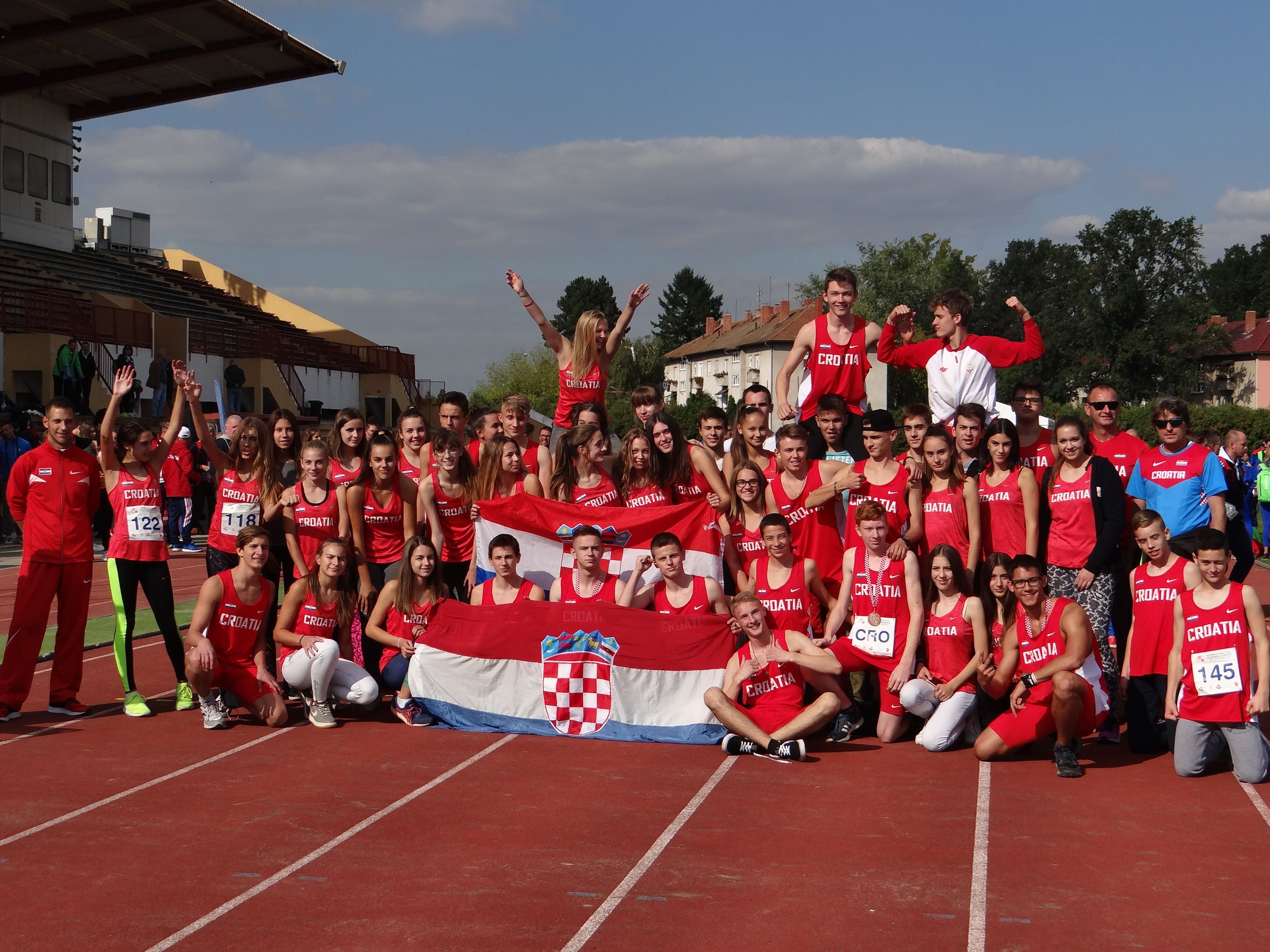 KADETI I KADETKINJE TREĆI NA PETEROBOJU ! – Atletski klub Dinamo Zrinjevac